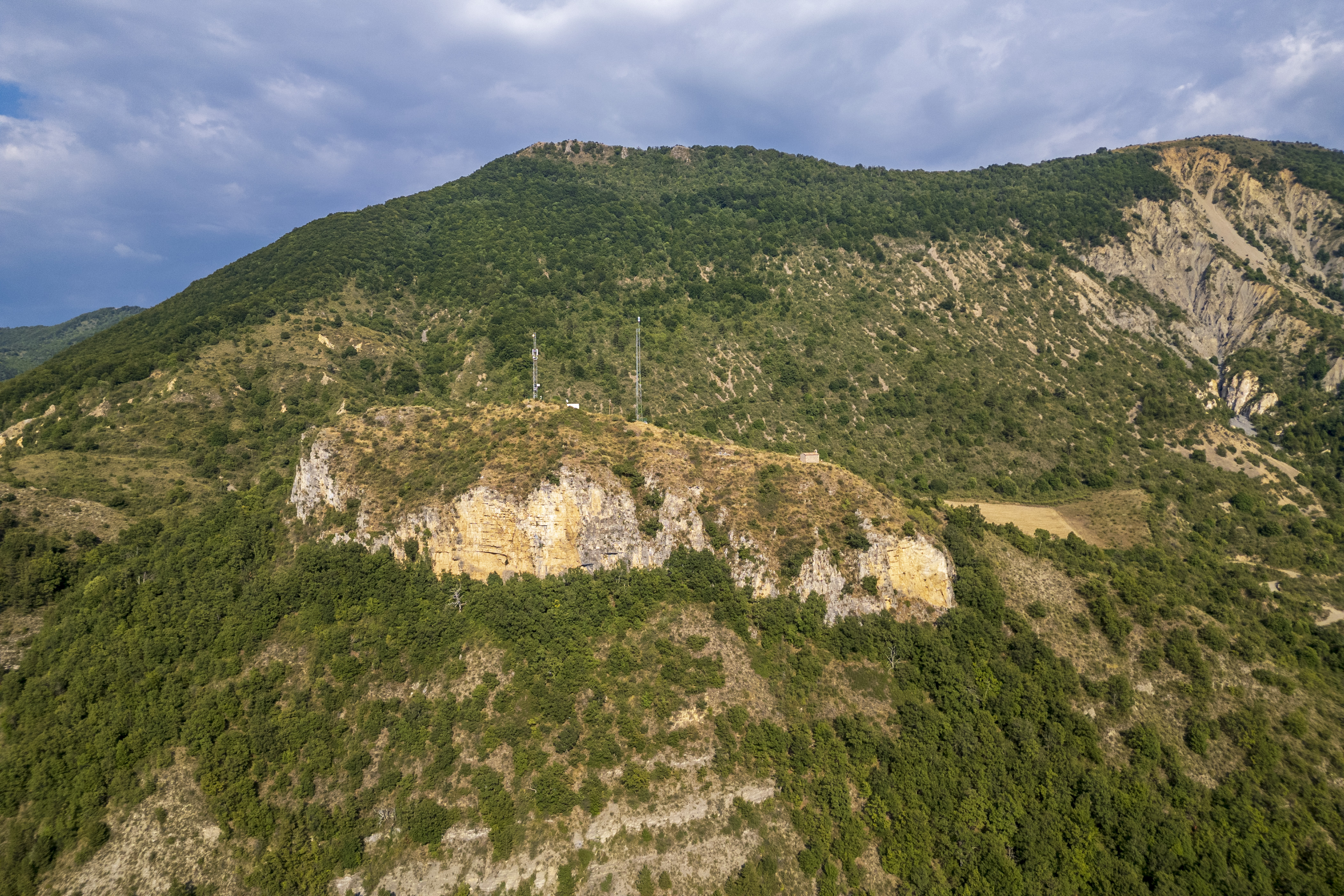 Le rocher de Sainte-Madeleine à Thoard | Alpes de Haute Provence Tourisme
