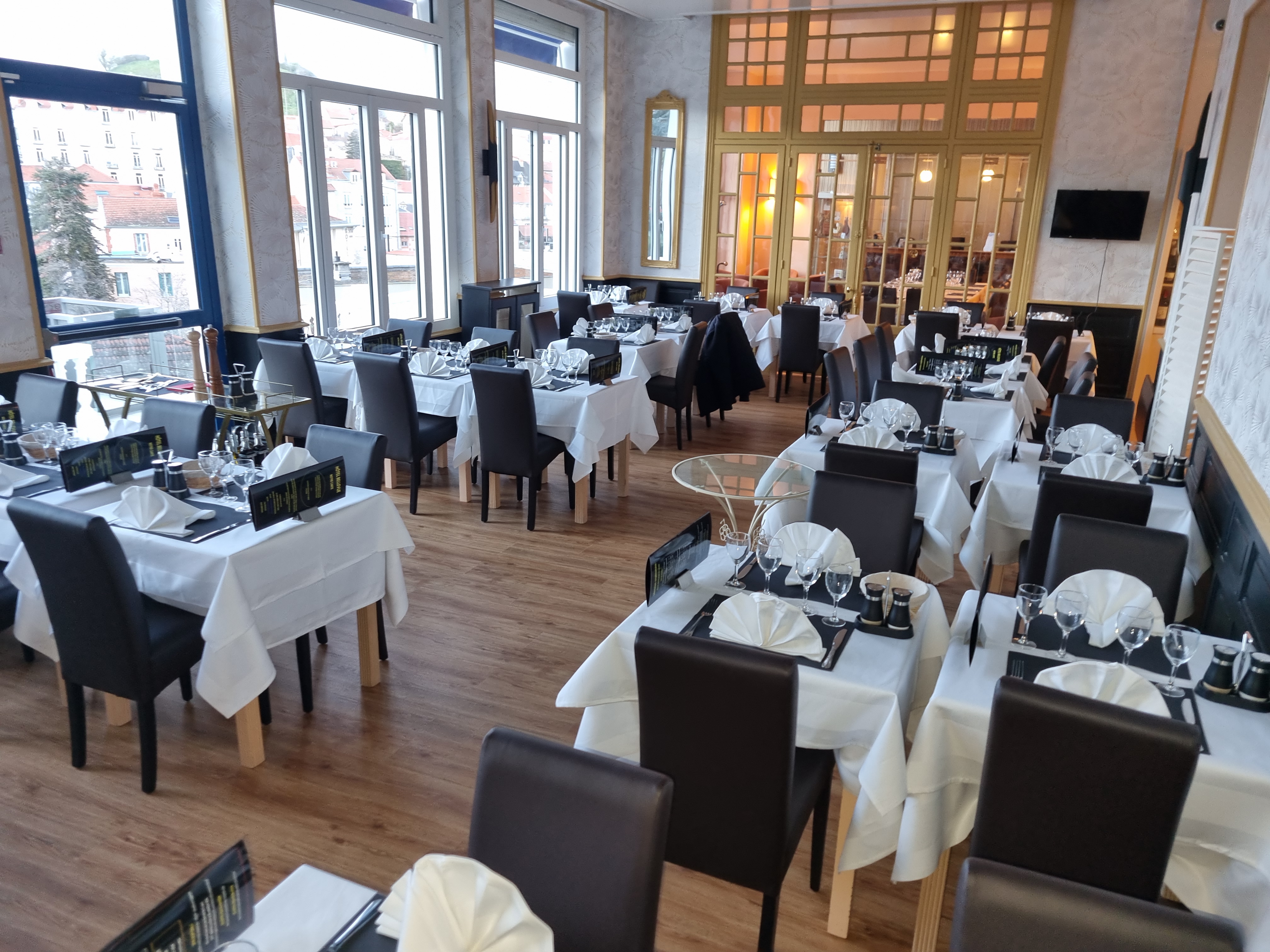 Restaurant Le Cèdre bleu - Auvergne-Rhône-Alpes Tourisme