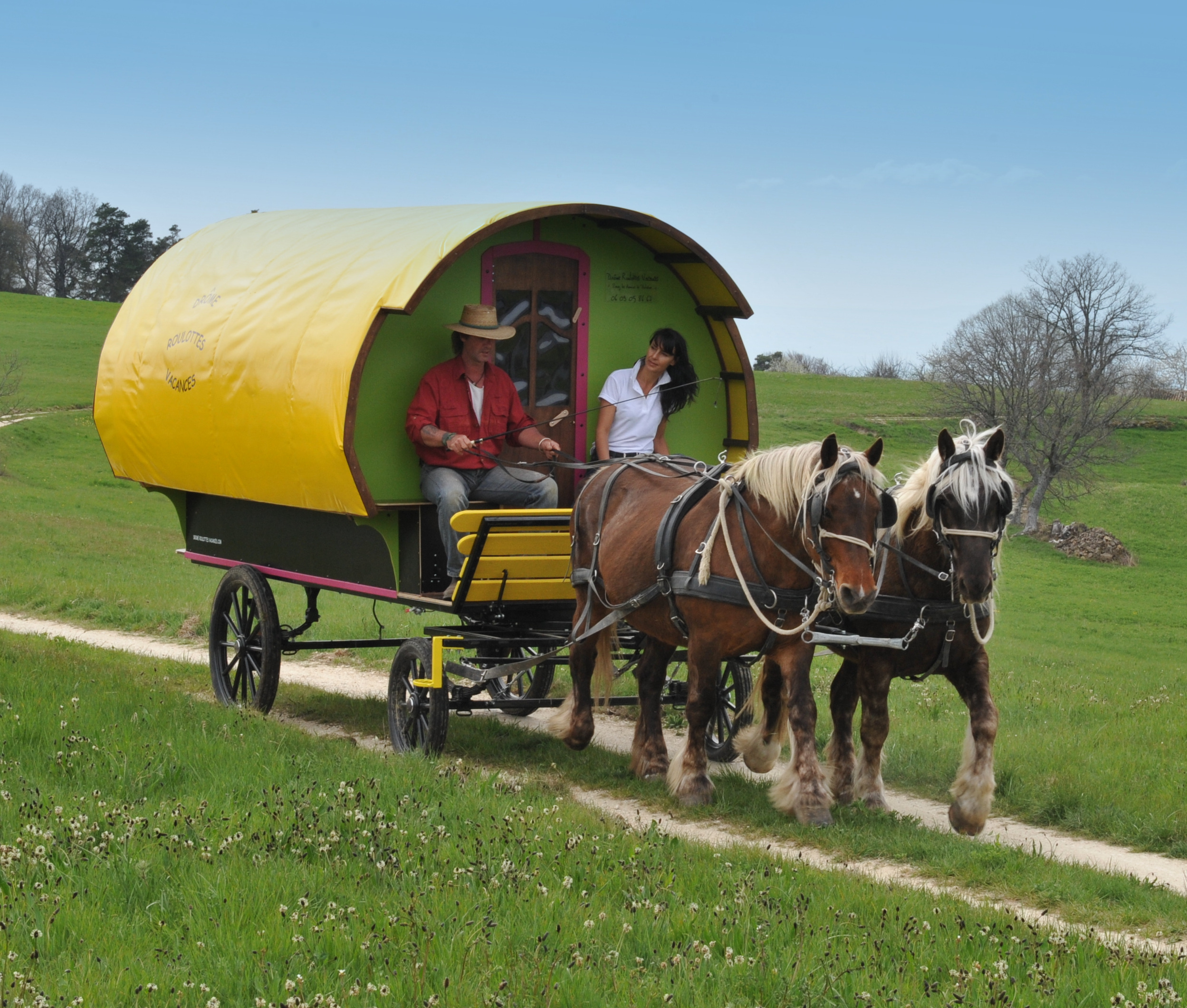 Drôme Roulottes Vacances: Calèches et vacances en roulottes itinérantes ...