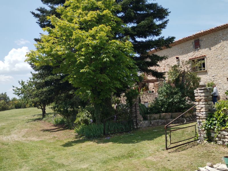 Mas en Luberon, vue imprenable, Meublé et Gîte à Vachères | Alpes de ...