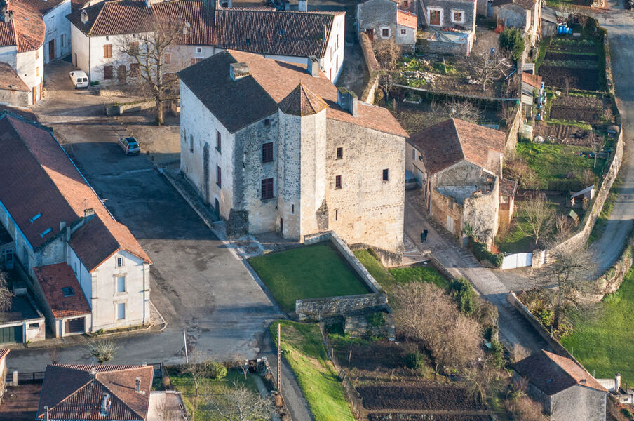 Château De Montbron, Montbron (16220) - Sites Et Monuments Historiques ...