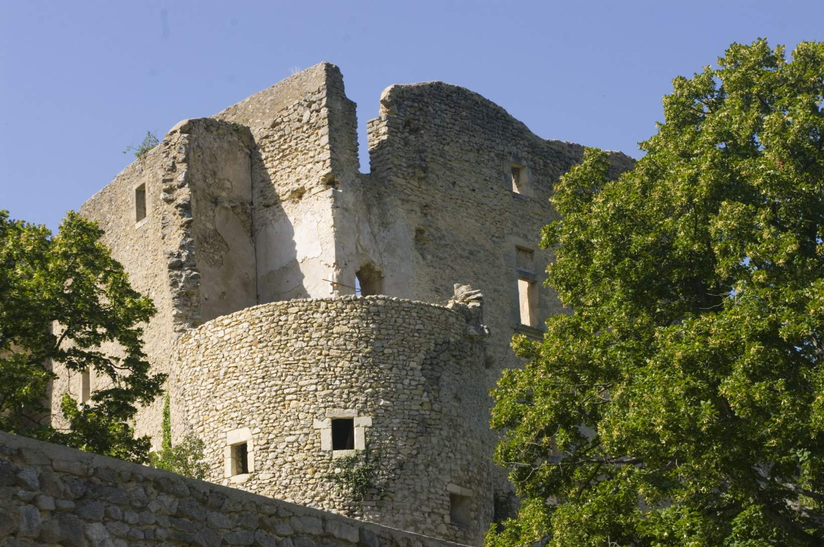Château de Montbrun les Bains - La Drôme Tourisme