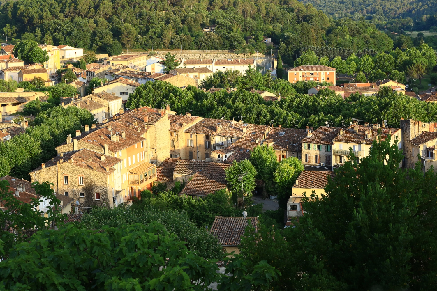 Salernes | VisitVar | Le site officiel du tourisme varois pour préparer ...