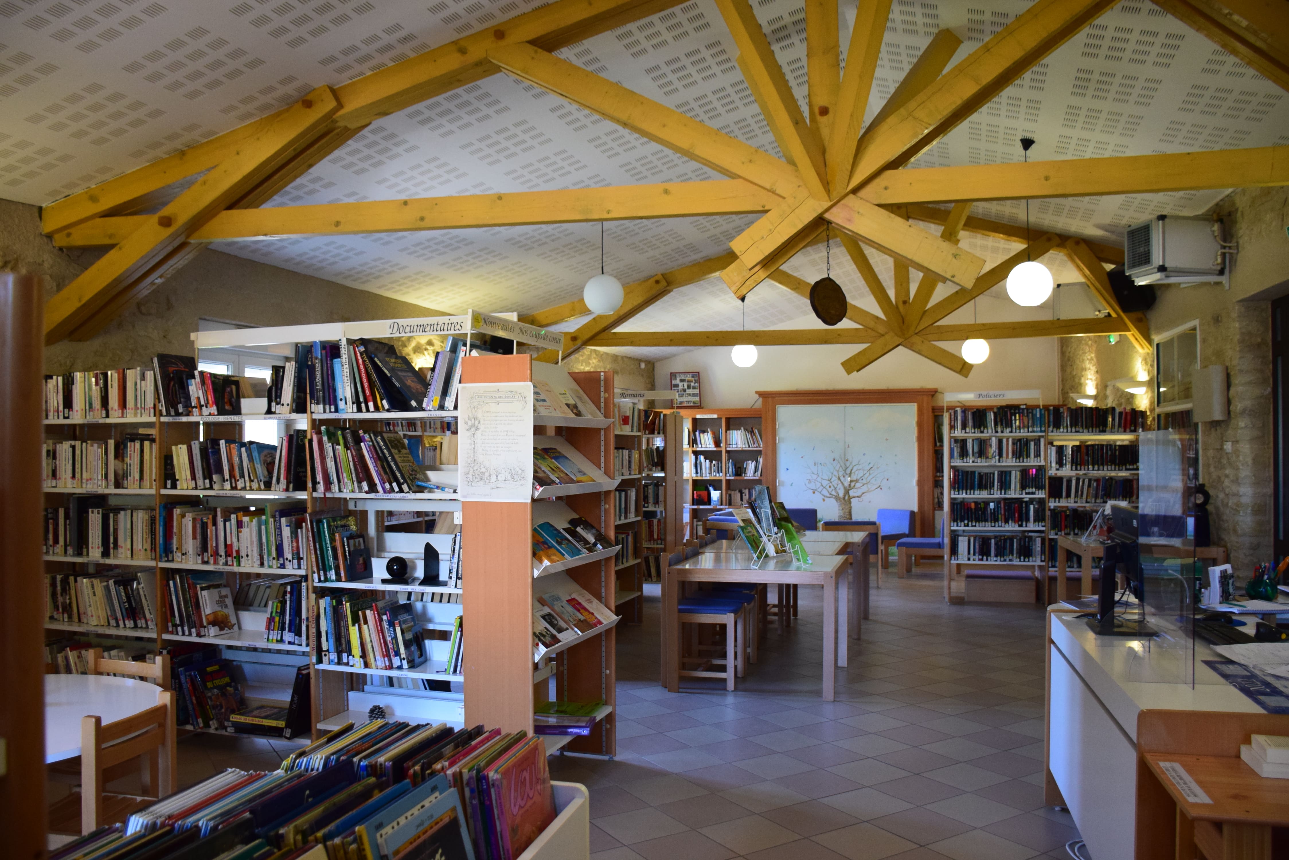 Bibliothèque du Mas Liotier (Saint-Pierre-de-Vassols) | Provence-Alpes ...
